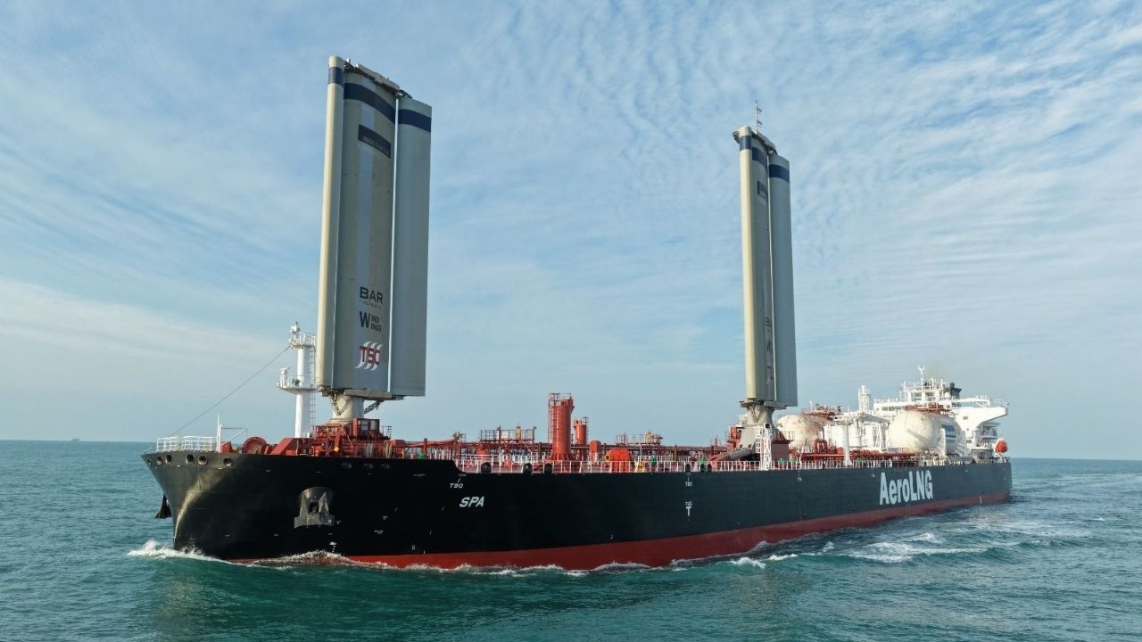 Union Maritime takes delivery of world’s first LNG- and wind-powered ...